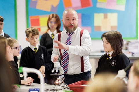 Teaching Assistant Grade 5, England - Tes Jobs